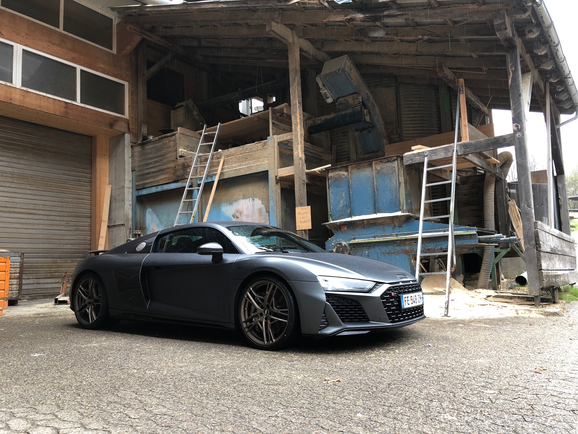 Essai d'une sportive fun et performante : l' Audi R8 Decennium