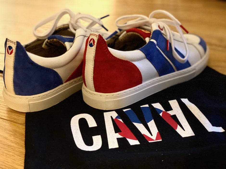 Caval x Vaillant : une paire de baskets déparaillées aux couleurs de la BD